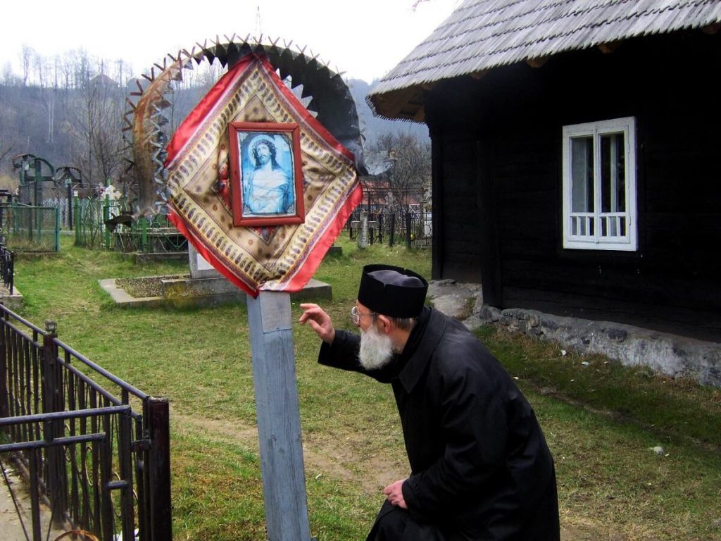 Cimitirul ”vesel” al Văii Jiului | Povestea Locurilor